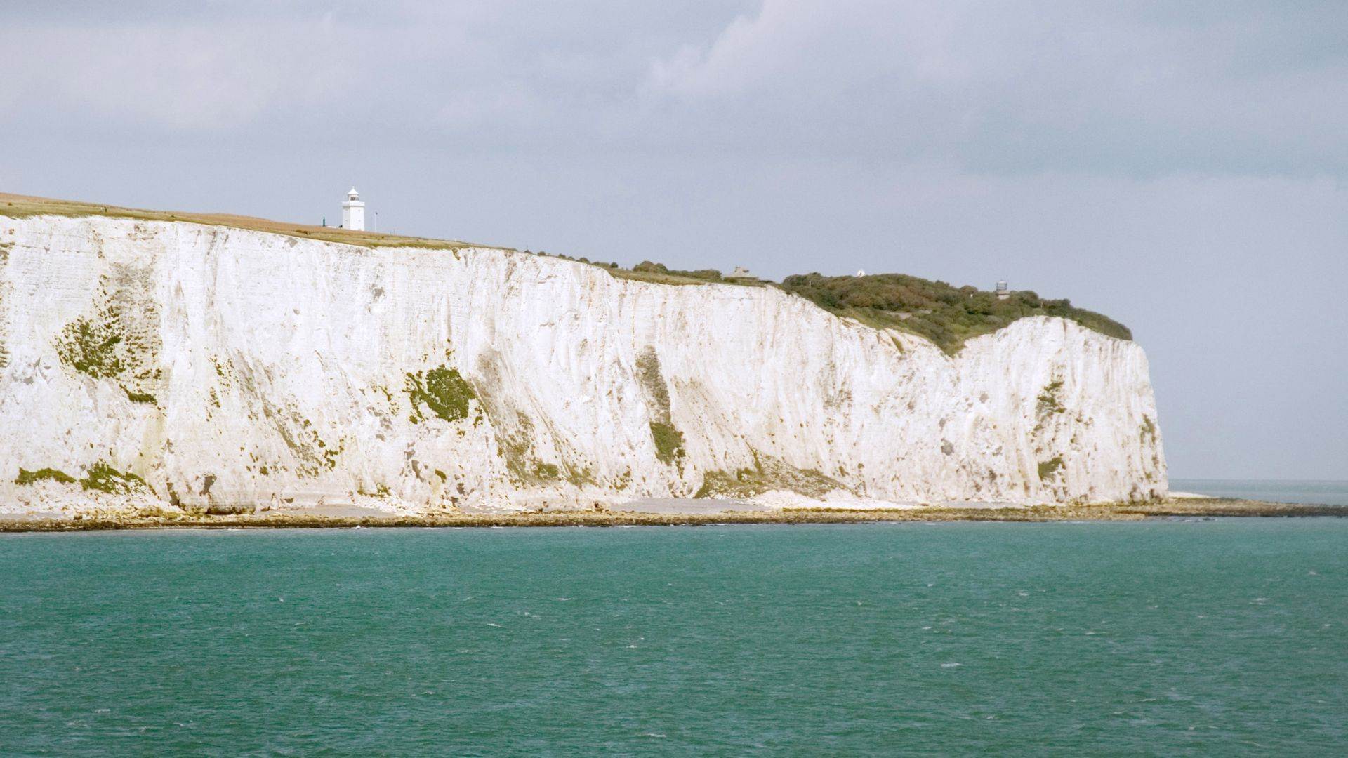 Simon Wilkins swims the English Channel to give kids a better future